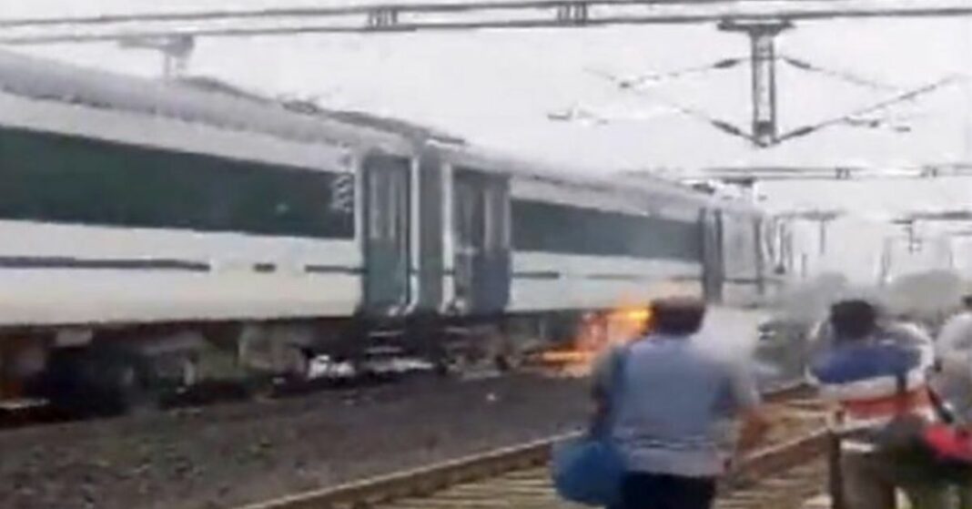Vande Bharat Railway Coach Caught Fire in Madhya Pradesh - Digi Hind News